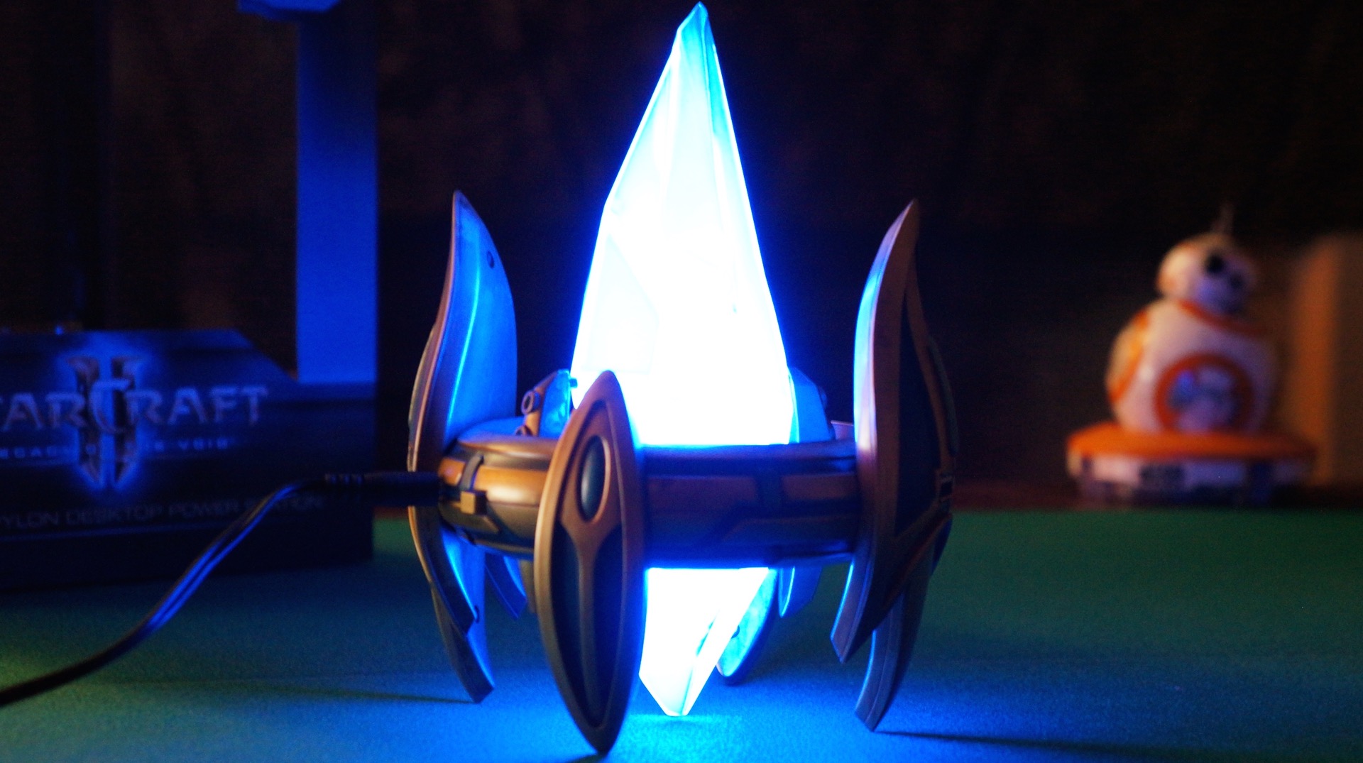 Unboxing del cargador para smartphones de StarCraft en forma de Pylon ...