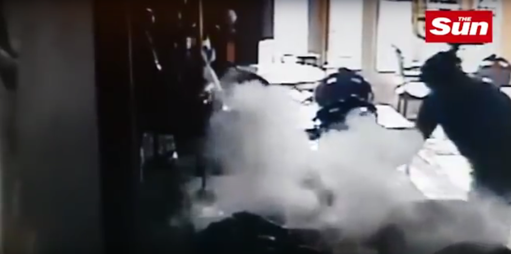 Un Samsung Galaxy S7 Edge se sobrecalienta y explota en una cafetería - TEC