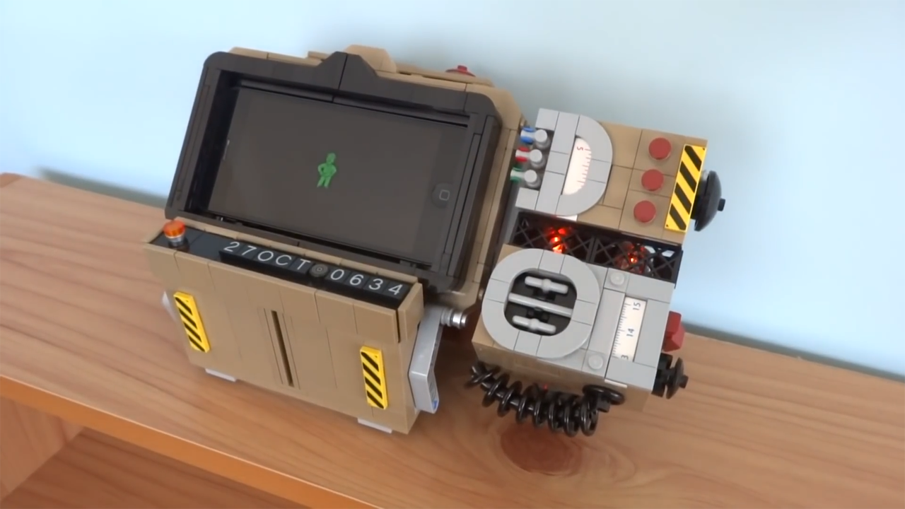 YouTuber crea réplica en LEGO del Pip-Boy de Fallout 76 [Vídeo] - TEC